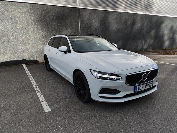White Volvo V90 2017 in Parnu, with an engine capacity of 2.00 L and mileage of 287 thousand km for 19500 €, photo 4 on AUTOMOTO.COM.LV