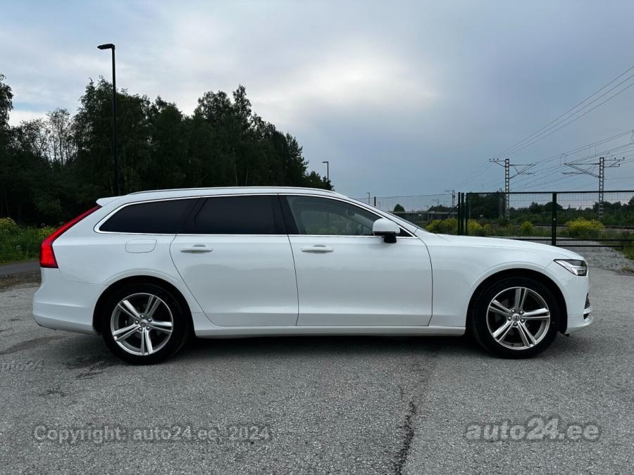 Balts Volvo V90 2018 Tallina, ar dzinēja tilpumu 2.00 L un nobraukumu 97 tūkst. km par 25900 €, foto 4 vietnē AUTOMOTO.COM.LV