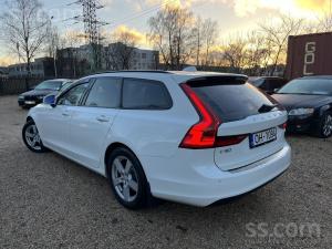 White Volvo V90 2018 in Riga, with an engine capacity of 2.00 L and mileage of 0 thousand km for 10490 €, photo 5 on AUTOMOTO.COM.LV