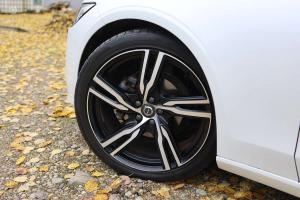 Balts Volvo V90 2018 Alīta, ar dzinēja tilpumu 2.00 L un nobraukumu 275 tūkst. km par 15700 €, foto 35 vietnē AUTOMOTO.COM.LV