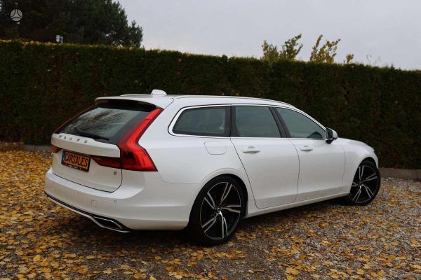 White Volvo V90 2018 in Alytus, with an engine capacity of 2.00 L and mileage of 275 thousand km for 15700 €, photo 4 on AUTOMOTO.COM.LV