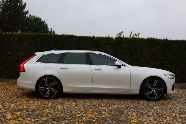 White Volvo V90 2018 in Alytus, with an engine capacity of 2.00 L and mileage of 275 thousand km for 15700 €, photo 6 on AUTOMOTO.COM.LV
