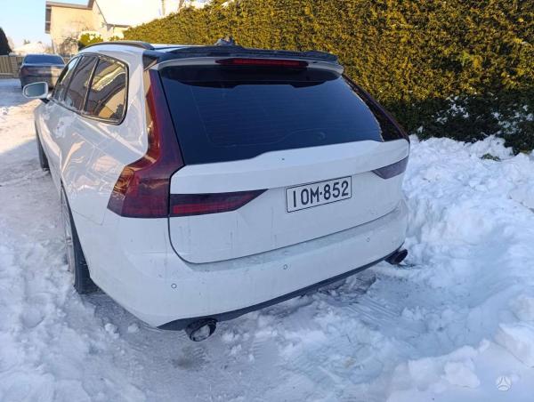 White Volvo V90 2018 in Kaunas, with an engine capacity of 2.00 L and mileage of 544 thousand km for 6700 €, photo 3 on AUTOMOTO.COM.LV