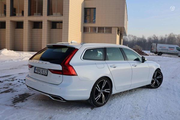 Balts Volvo V90 2018 Alīta, ar dzinēja tilpumu 2.00 L un nobraukumu 275 tūkst. km par 14900 €, foto 4 vietnē AUTOMOTO.COM.LV