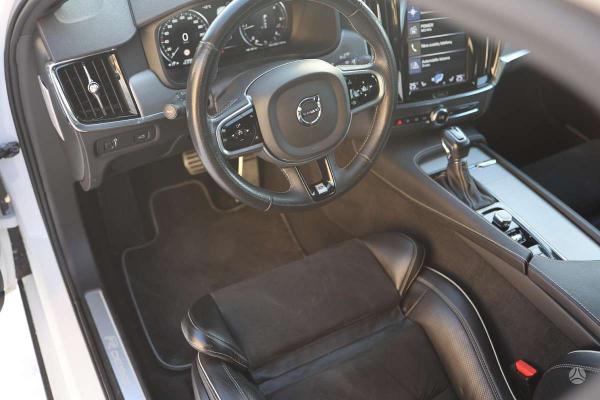 Balts Volvo V90 2018 Alīta, ar dzinēja tilpumu 2.00 L un nobraukumu 275 tūkst. km par 14900 €, foto 7 vietnē AUTOMOTO.COM.LV