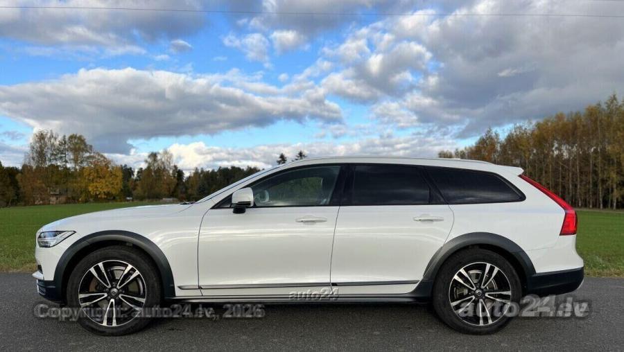 White Volvo V90 2018 in Tartu, with an engine capacity of 2.00 L and mileage of 200 thousand km for 23300 €, photo 5 on AUTOMOTO.COM.LV