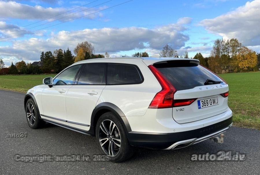 White Volvo V90 2018 in Tartu, with an engine capacity of 2.00 L and mileage of 200 thousand km for 23300 €, photo 7 on AUTOMOTO.COM.LV
