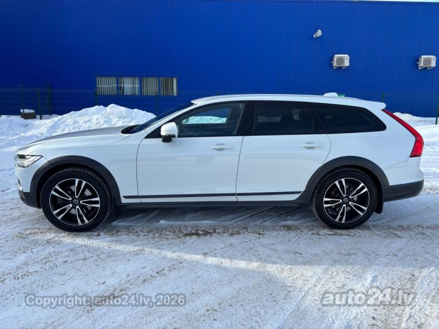 Balts Volvo V90 2018 Paide, ar dzinēja tilpumu 2.00 L un nobraukumu 219 tūkst. km par 21490 €, foto 3 vietnē AUTOMOTO.COM.LV