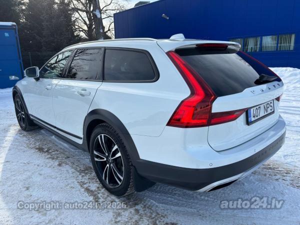 White Volvo V90 2018 in Paide, with an engine capacity of 2.00 L and mileage of 219 thousand km for 21490 €, photo 4 on AUTOMOTO.COM.LV