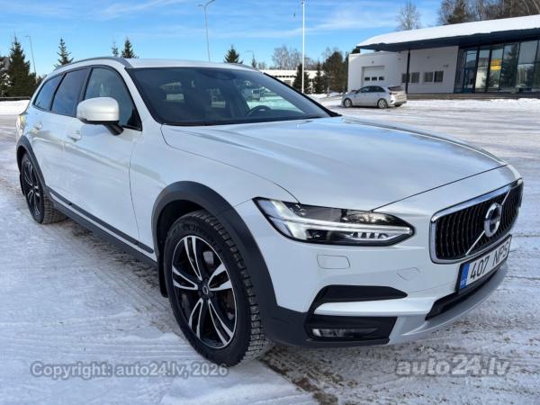White Volvo V90 2018 in Paide, with an engine capacity of 2.00 L and mileage of 219 thousand km for 21490 €, photo 6 on AUTOMOTO.COM.LV