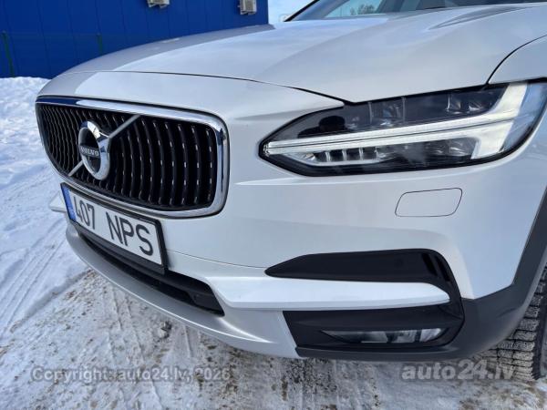 White Volvo V90 2018 in Paide, with an engine capacity of 2.00 L and mileage of 219 thousand km for 21490 €, photo 7 on AUTOMOTO.COM.LV