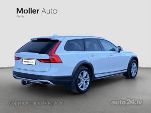 Balts Volvo V90 2018 Pērnava, ar dzinēja tilpumu 2.00 L un nobraukumu 211 tūkst. km par 21900 €, foto 2 vietnē AUTOMOTO.COM.LV