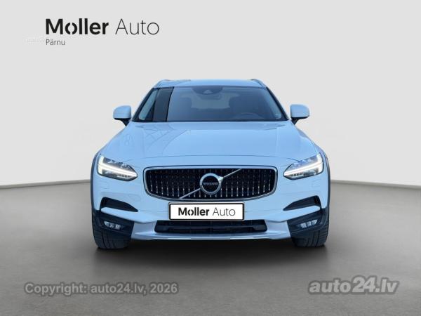White Volvo V90 2018 in Parnu, with an engine capacity of 2.00 L and mileage of 211 thousand km for 21900 €, photo 3 on AUTOMOTO.COM.LV