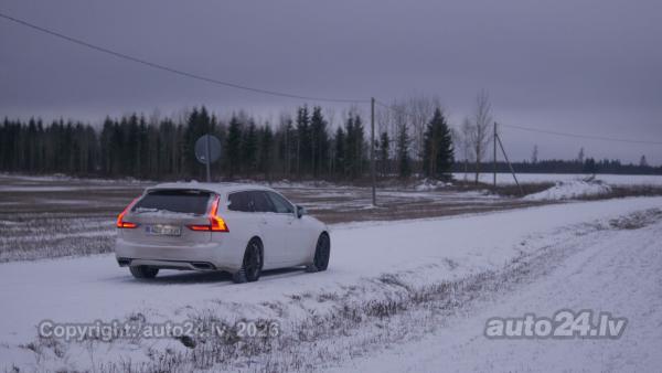 Balts Volvo V90 2018 Rakvere, ar dzinēja tilpumu 2.00 L un nobraukumu 273 tūkst. km par 19500 €, foto 10 vietnē AUTOMOTO.COM.LV
