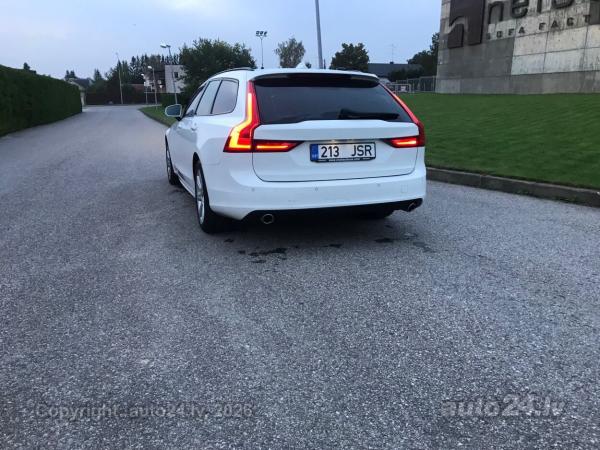 Balts Volvo V90 2018 Tallina, ar dzinēja tilpumu 2.00 L un nobraukumu 307 tūkst. km par 14600 €, foto 9 vietnē AUTOMOTO.COM.LV