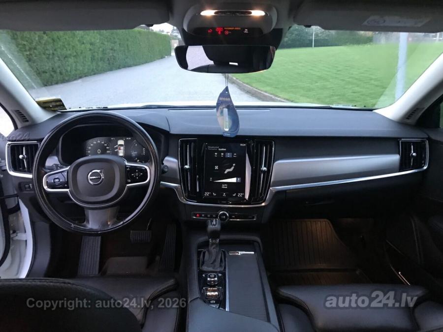 Balts Volvo V90 2018 Tallina, ar dzinēja tilpumu 2.00 L un nobraukumu 307 tūkst. km par 14600 €, foto 11 vietnē AUTOMOTO.COM.LV