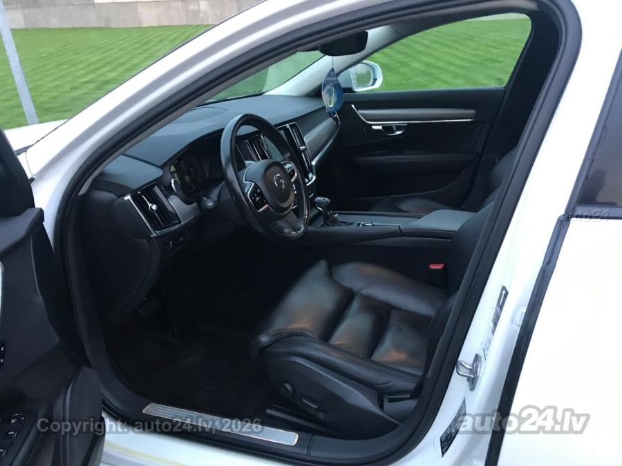 Balts Volvo V90 2018 Tallina, ar dzinēja tilpumu 2.00 L un nobraukumu 307 tūkst. km par 14600 €, foto 14 vietnē AUTOMOTO.COM.LV