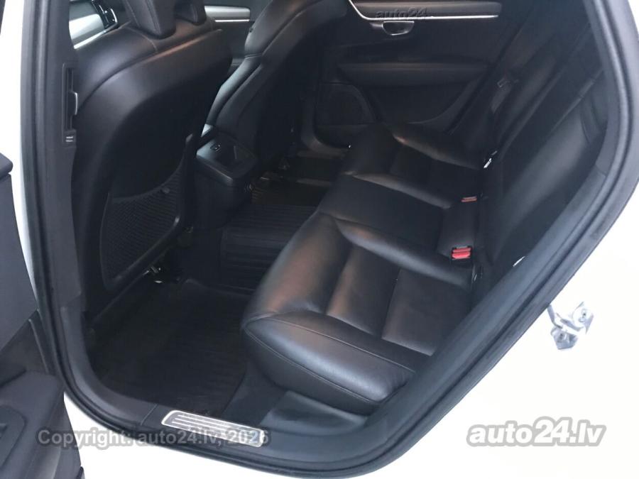 Balts Volvo V90 2018 Tallina, ar dzinēja tilpumu 2.00 L un nobraukumu 307 tūkst. km par 14600 €, foto 15 vietnē AUTOMOTO.COM.LV
