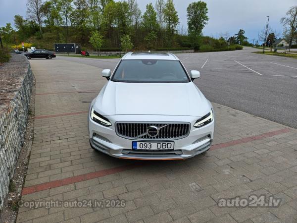 Balts Volvo V90 2018 Kunda, ar dzinēja tilpumu 2.00 L un nobraukumu 151 tūkst. km par 24999 €, foto 2 vietnē AUTOMOTO.COM.LV