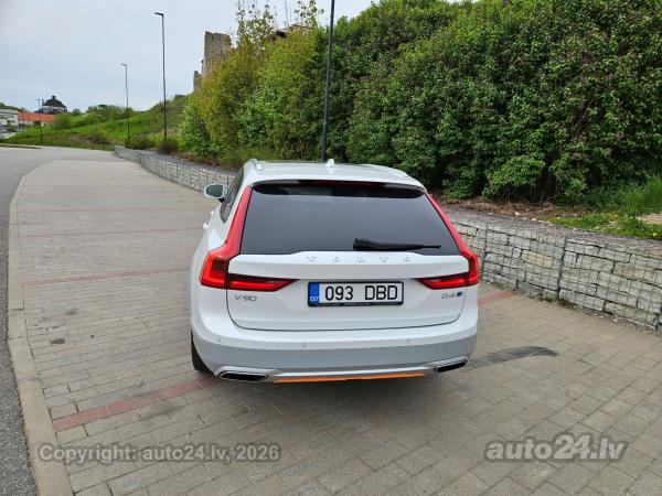 Balts Volvo V90 2018 Kunda, ar dzinēja tilpumu 2.00 L un nobraukumu 151 tūkst. km par 24999 €, foto 3 vietnē AUTOMOTO.COM.LV