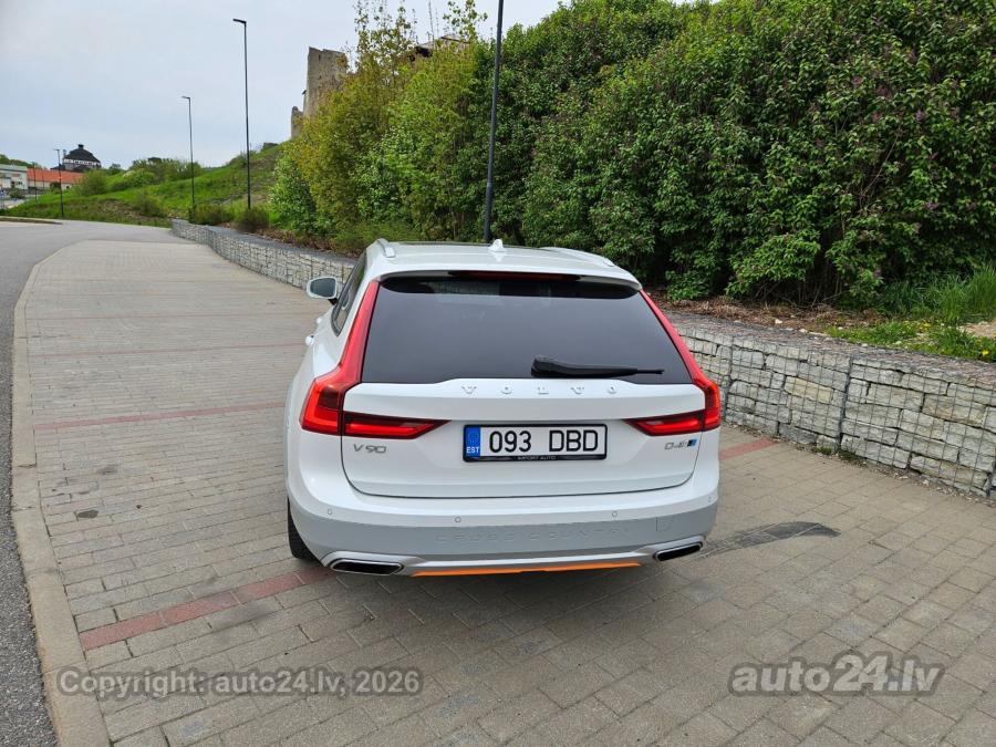 Balts Volvo V90 2018 Kunda, ar dzinēja tilpumu 2.00 L un nobraukumu 151 tūkst. km par 24999 €, foto 4 vietnē AUTOMOTO.COM.LV