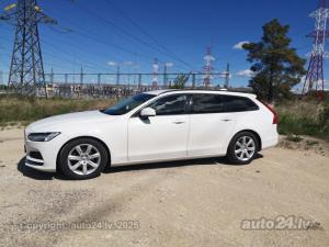 White Volvo V90 2018 in Parnu, with an engine capacity of 2.00 L and mileage of 255 thousand km for 15890 €, photo 4 on AUTOMOTO.COM.LV