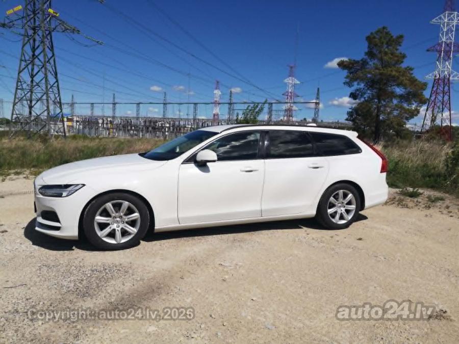 White Volvo V90 2018 in Parnu, with an engine capacity of 2.00 L and mileage of 255 thousand km for 15890 €, photo 4 on AUTOMOTO.COM.LV