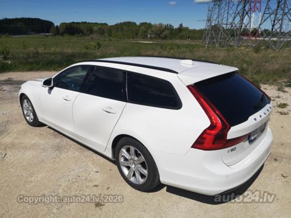 White Volvo V90 2018 in Parnu, with an engine capacity of 2.00 L and mileage of 255 thousand km for 15890 €, photo 5 on AUTOMOTO.COM.LV