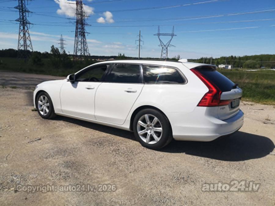 White Volvo V90 2018 in Parnu, with an engine capacity of 2.00 L and mileage of 255 thousand km for 15890 €, photo 7 on AUTOMOTO.COM.LV