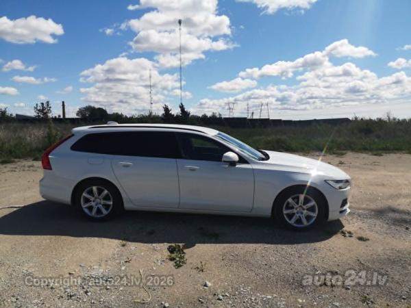 White Volvo V90 2018 in Parnu, with an engine capacity of 2.00 L and mileage of 255 thousand km for 15890 €, photo 7 on AUTOMOTO.COM.LV
