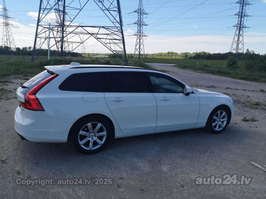 White Volvo V90 2018 in Parnu, with an engine capacity of 2.00 L and mileage of 255 thousand km for 15890 €, photo 16 on AUTOMOTO.COM.LV