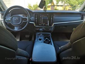 White Volvo V90 2018 in Parnu, with an engine capacity of 2.00 L and mileage of 255 thousand km for 15890 €, photo 21 on AUTOMOTO.COM.LV