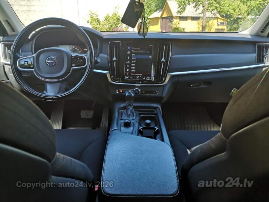 White Volvo V90 2018 in Parnu, with an engine capacity of 2.00 L and mileage of 255 thousand km for 15890 €, photo 21 on AUTOMOTO.COM.LV