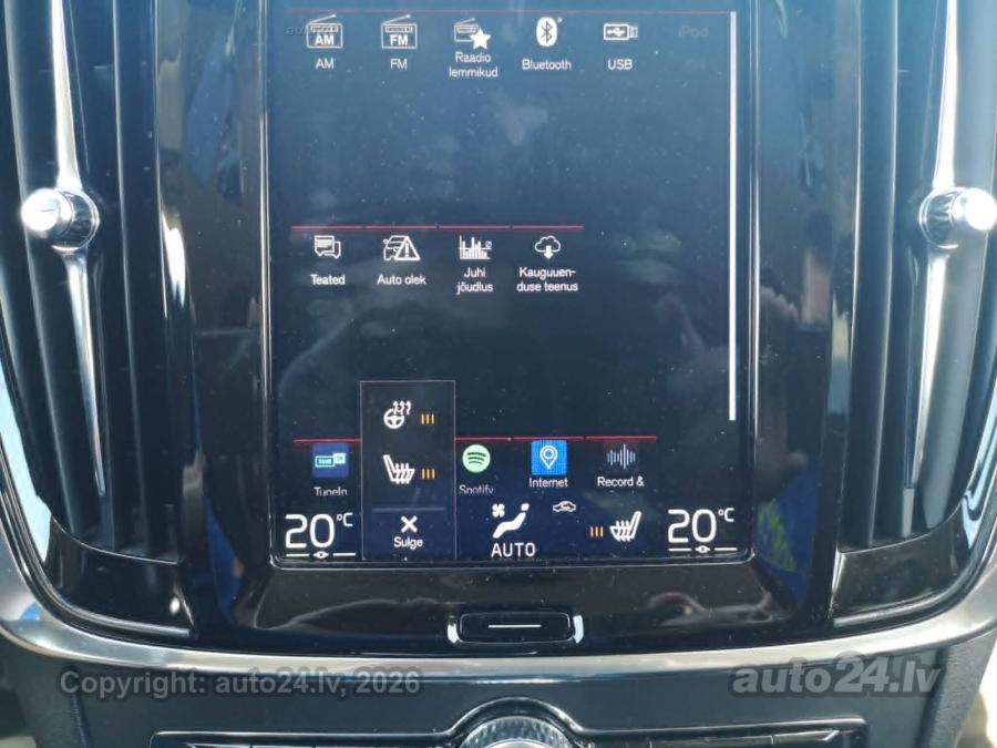 White Volvo V90 2018 in Parnu, with an engine capacity of 2.00 L and mileage of 255 thousand km for 15890 €, photo 22 on AUTOMOTO.COM.LV