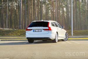 White Volvo V90 2018 in Riga, with an engine capacity of 2.00 L and mileage of 206 thousand km for 15190 €, photo 7 on AUTOMOTO.COM.LV