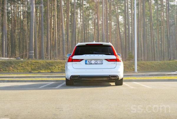 Balts Volvo V90 2018 Rīga, ar dzinēja tilpumu 2.00 L un nobraukumu 206 tūkst. km par 15190 €, foto 7 vietnē AUTOMOTO.COM.LV