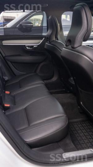 White Volvo V90 2018 in Riga, with an engine capacity of 2.00 L and mileage of 206 thousand km for 15190 €, photo 30 on AUTOMOTO.COM.LV