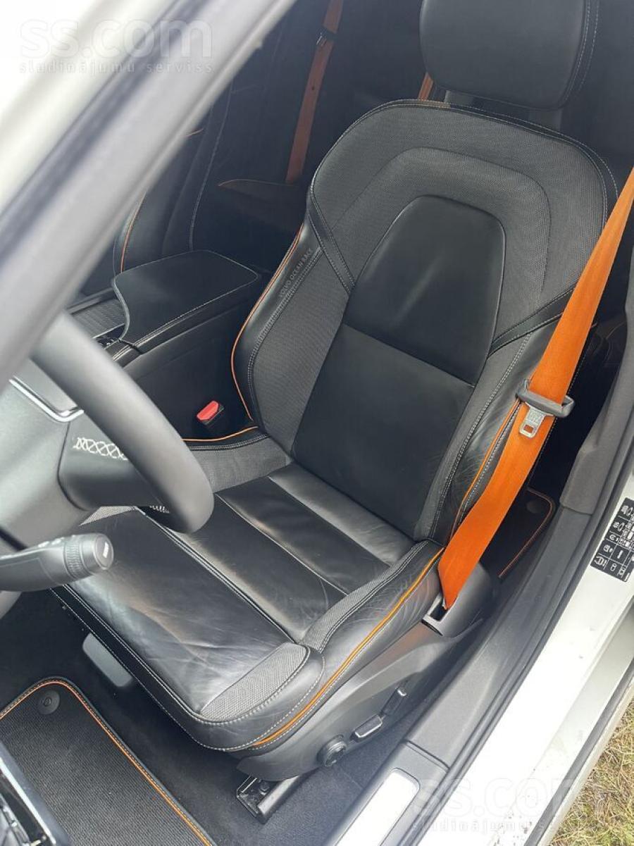 White Volvo V90 2018 in Riga, with an engine capacity of 2.00 L and mileage of 413 thousand km for 17143 €, photo 19 on AUTOMOTO.COM.LV