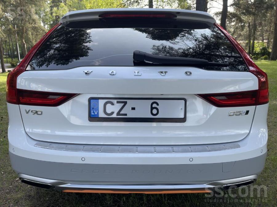 Balts Volvo V90 2018 Rīga, ar dzinēja tilpumu 2.00 L un nobraukumu 413 tūkst. km par 17143 €, foto 9 vietnē AUTOMOTO.COM.LV