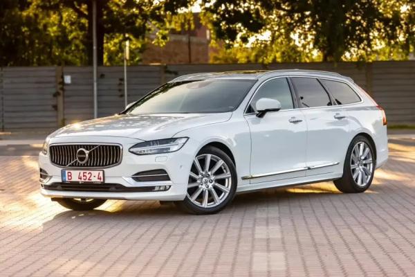 Balts Volvo V90 2018 Jelgava, ar dzinēja tilpumu 2.00 L un nobraukumu 177 tūkst. km par 21500 €, foto 1 vietnē AUTOMOTO.COM.LV