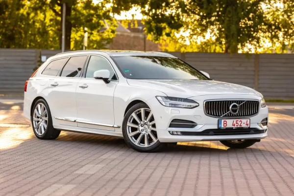 Balts Volvo V90 2018 Jelgava, ar dzinēja tilpumu 2.00 L un nobraukumu 177 tūkst. km par 21500 €, foto 2 vietnē AUTOMOTO.COM.LV