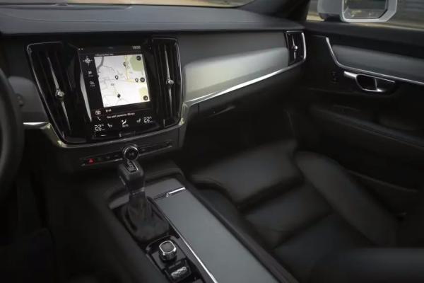 Balts Volvo V90 2018 Jelgava, ar dzinēja tilpumu 2.00 L un nobraukumu 177 tūkst. km par 21500 €, foto 8 vietnē AUTOMOTO.COM.LV