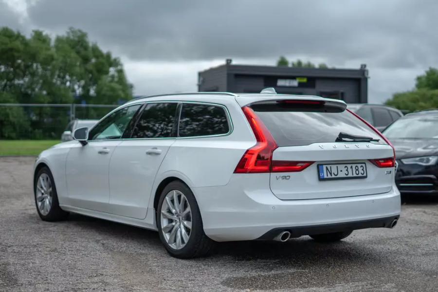 Balts Volvo V90 2018 Liepāja, ar dzinēja tilpumu 2.00 L un nobraukumu 233 tūkst. km par 15000 €, foto 3 vietnē AUTOMOTO.COM.LV
