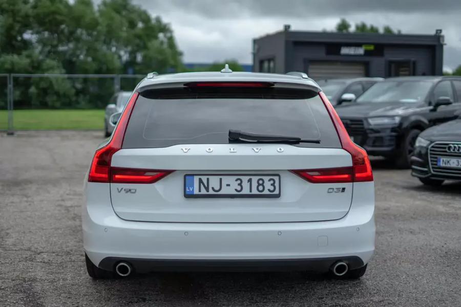 Balts Volvo V90 2018 Liepāja, ar dzinēja tilpumu 2.00 L un nobraukumu 233 tūkst. km par 15000 €, foto 4 vietnē AUTOMOTO.COM.LV