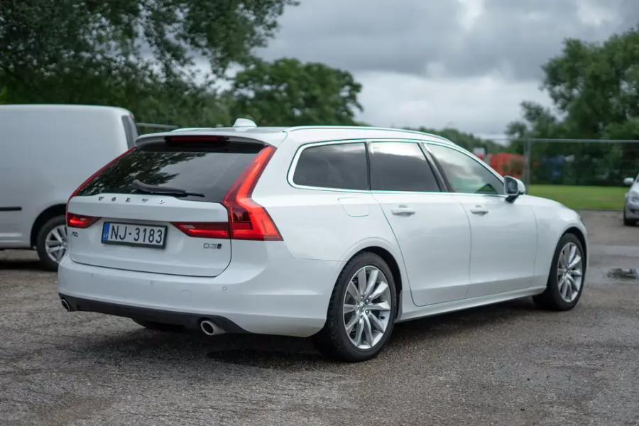 Balts Volvo V90 2018 Liepāja, ar dzinēja tilpumu 2.00 L un nobraukumu 233 tūkst. km par 15000 €, foto 5 vietnē AUTOMOTO.COM.LV