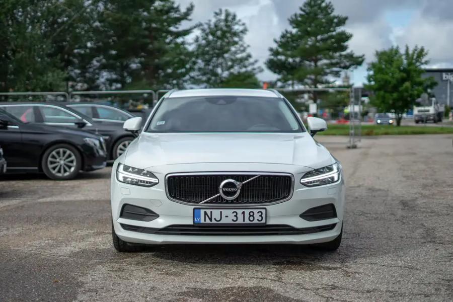 Balts Volvo V90 2018 Liepāja, ar dzinēja tilpumu 2.00 L un nobraukumu 233 tūkst. km par 15000 €, foto 7 vietnē AUTOMOTO.COM.LV