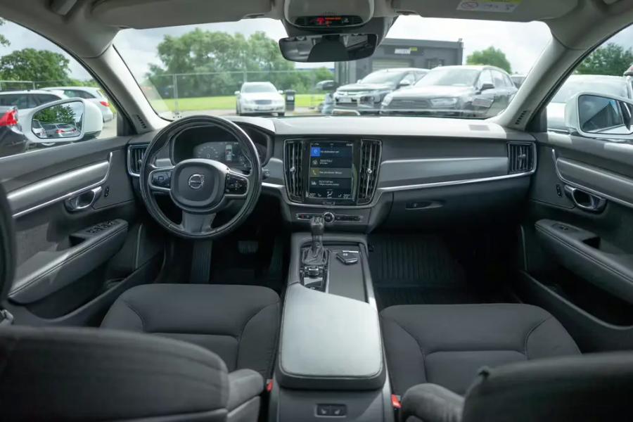 Balts Volvo V90 2018 Liepāja, ar dzinēja tilpumu 2.00 L un nobraukumu 233 tūkst. km par 15000 €, foto 10 vietnē AUTOMOTO.COM.LV