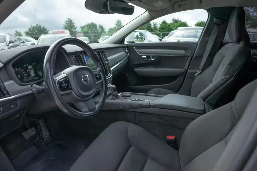 Balts Volvo V90 2018 Liepāja, ar dzinēja tilpumu 2.00 L un nobraukumu 233 tūkst. km par 15000 €, foto 11 vietnē AUTOMOTO.COM.LV