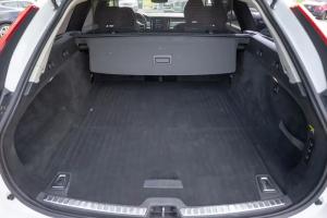 Balts Volvo V90 2018 Liepāja, ar dzinēja tilpumu 2.00 L un nobraukumu 233 tūkst. km par 15000 €, foto 13 vietnē AUTOMOTO.COM.LV