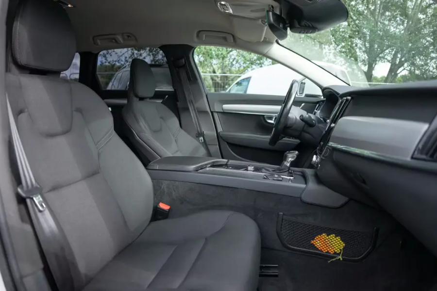 Balts Volvo V90 2018 Liepāja, ar dzinēja tilpumu 2.00 L un nobraukumu 233 tūkst. km par 15000 €, foto 15 vietnē AUTOMOTO.COM.LV